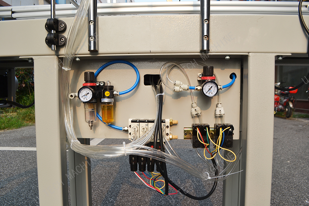 Automatic vacuum leak tester