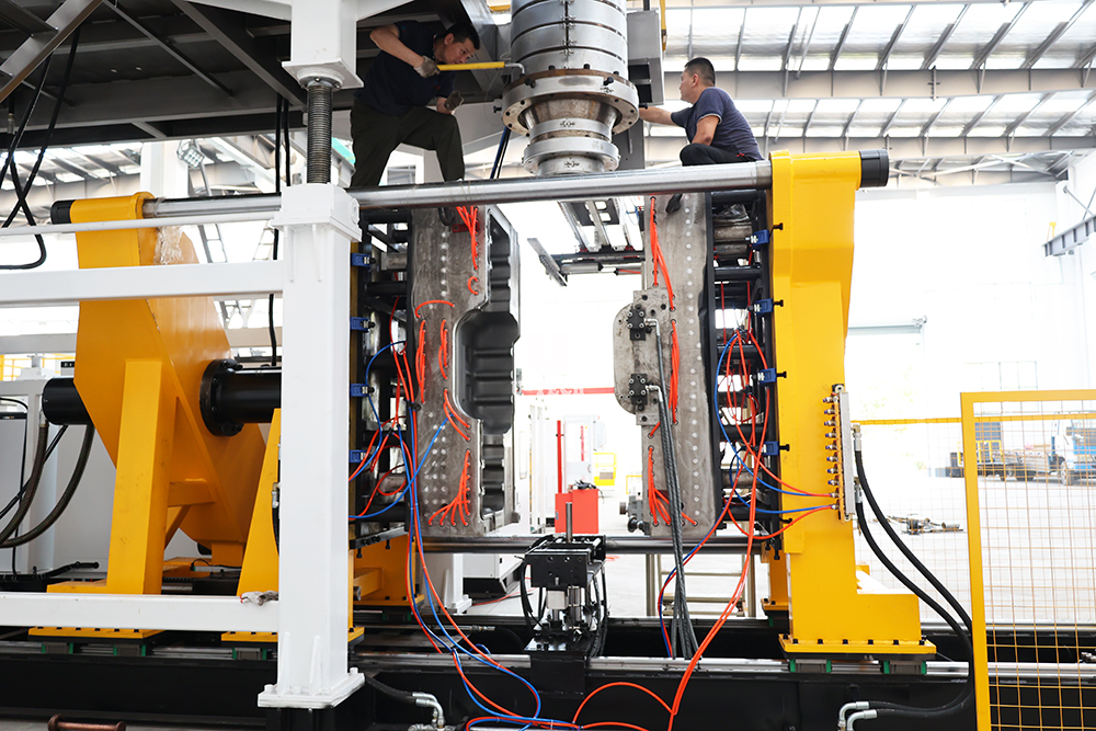 Automatic fuel tank making blow molding moulding machine - Buy fuel ...